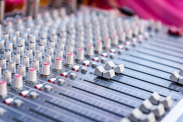 Muro de sonido fotos de stock, imágenes de Muro de sonido sin royalties ...