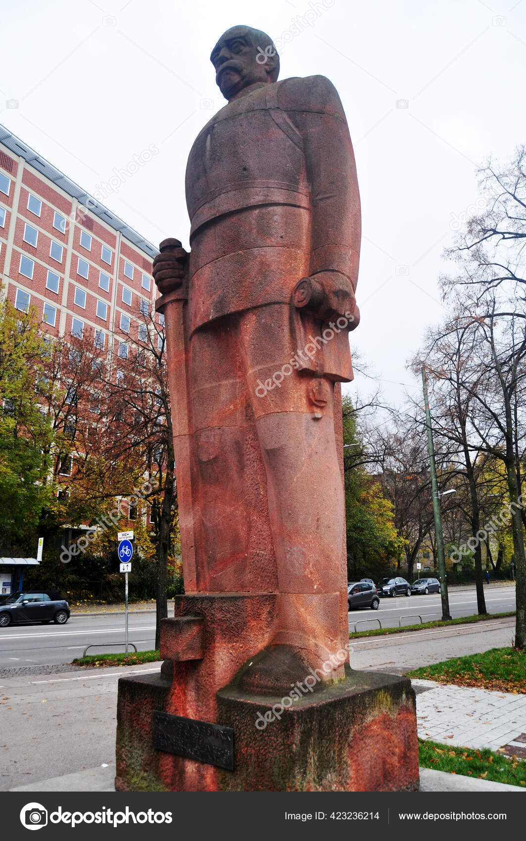 Bismarck Denkmal Statue Denkmal Fur Furst Otto Von Bismarck Monument ...