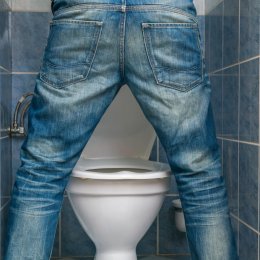 Fotos de Homem defecando, Imagens de Homem defecando sem royalties ...