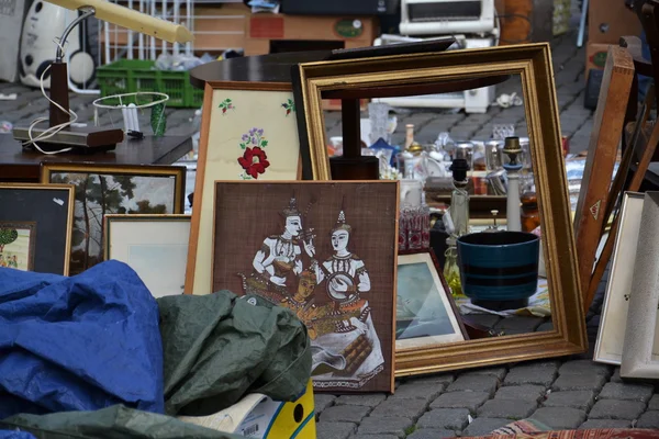 Flea market in Brussels, Belgium — Stock Photo © josekube #52352905