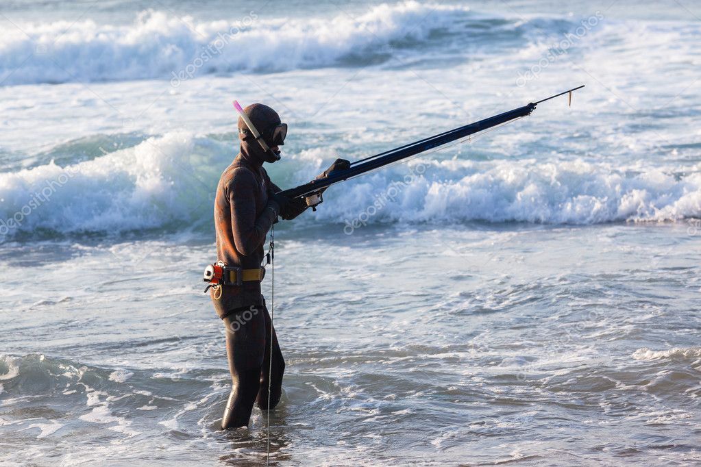 Diver Loads Spear Gun — Stock Photo © ChrisVanLennepPhoto #114515430