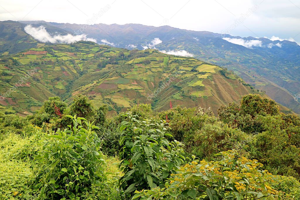Impresionante vista aérea de las tierras altas de la región del ...