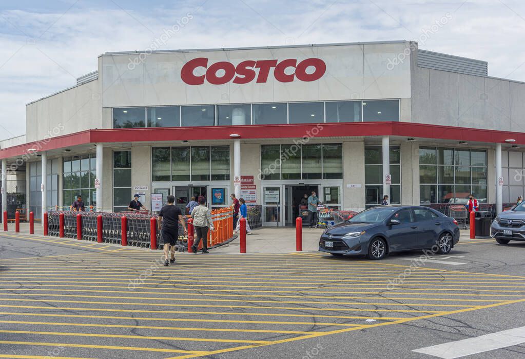 Toronto, Canadá, 20 de mayo de 2021 - Costco building main entrance ...