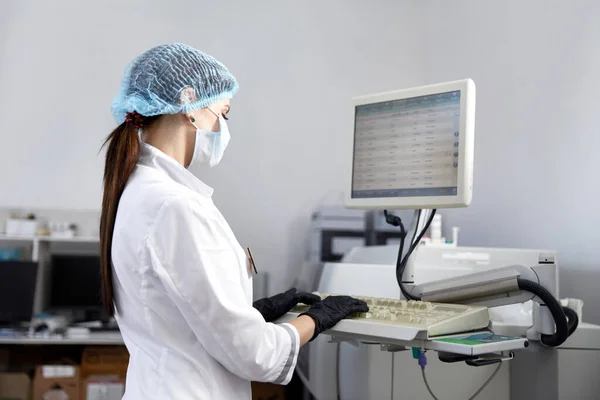 Medical laboratory computer Stock Photos, Royalty Free Medical ...