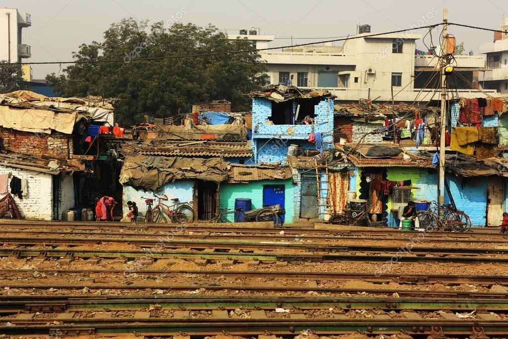 Slums in Delhi,india – Stock Editorial Photo © yavuzsariyildiz #71973471