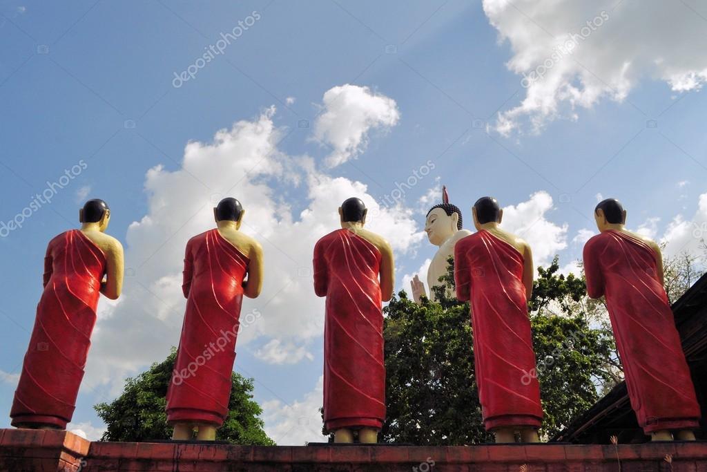 Buddhist Disciple statues at a temple in Sri Lanka — Stock Photo ...