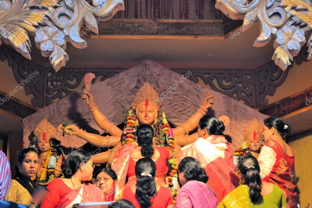 Hindu goddess Idol in Pandal, temporary temple for Durga Puja, Kolkata ...