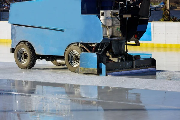 Resurfacing stroj na led Stock Photos, Royalty Free Resurfacing stroj ...