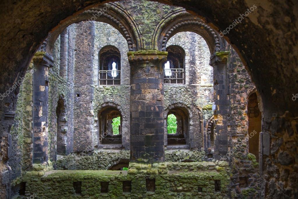 Rochester Castle 12th-century. Inside view of castle's ruined palace ...