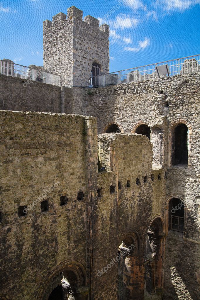 Rochester Castle 12th-century. Inside view of castle's ruined palace ...