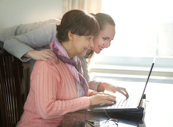 Older woman computer Stock Photos, Royalty Free Older woman computer ...