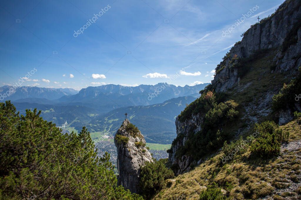 Montaña Mittergernkopf en la montaña Kramerspitz en los Alpes bávaros ...