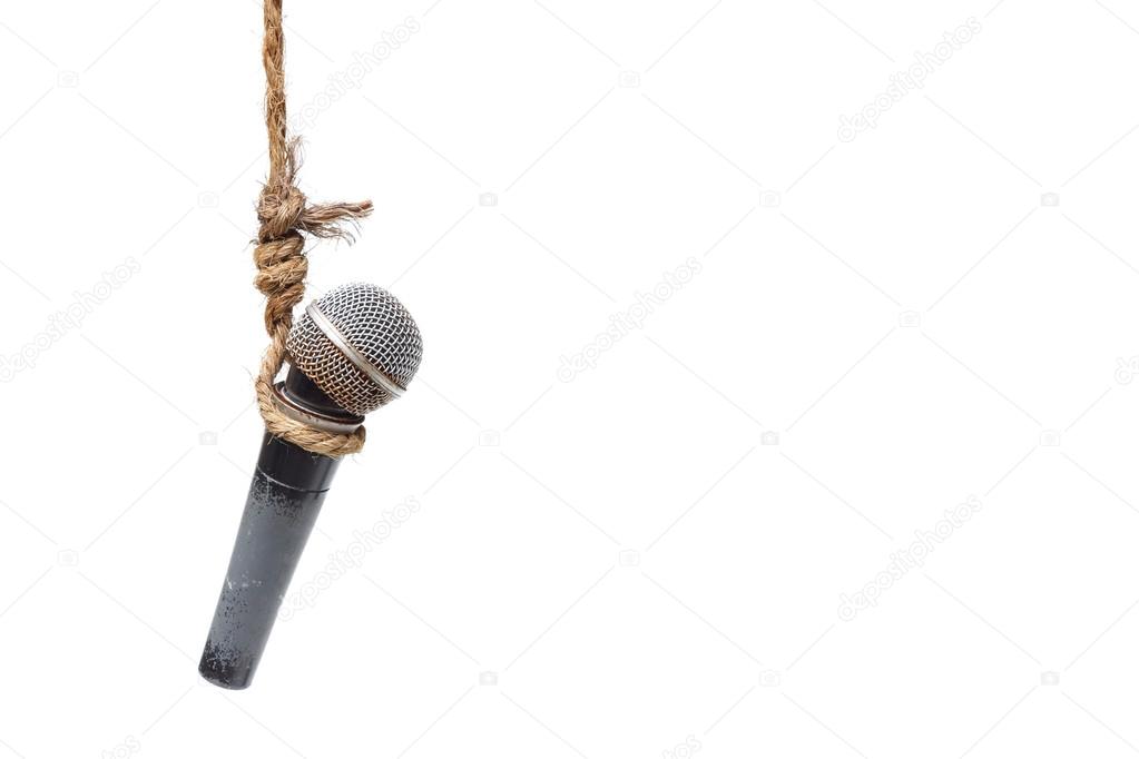 Quebrada micrófono colgado en una cuerda — Foto de stock © weerapat ...