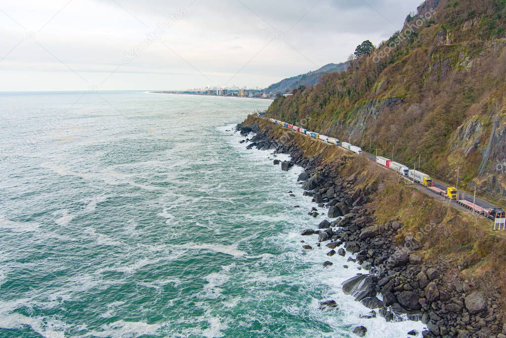 Sarpi, Georgia - 1 de marzo de 2021: Cola de camiones en la frontera ...