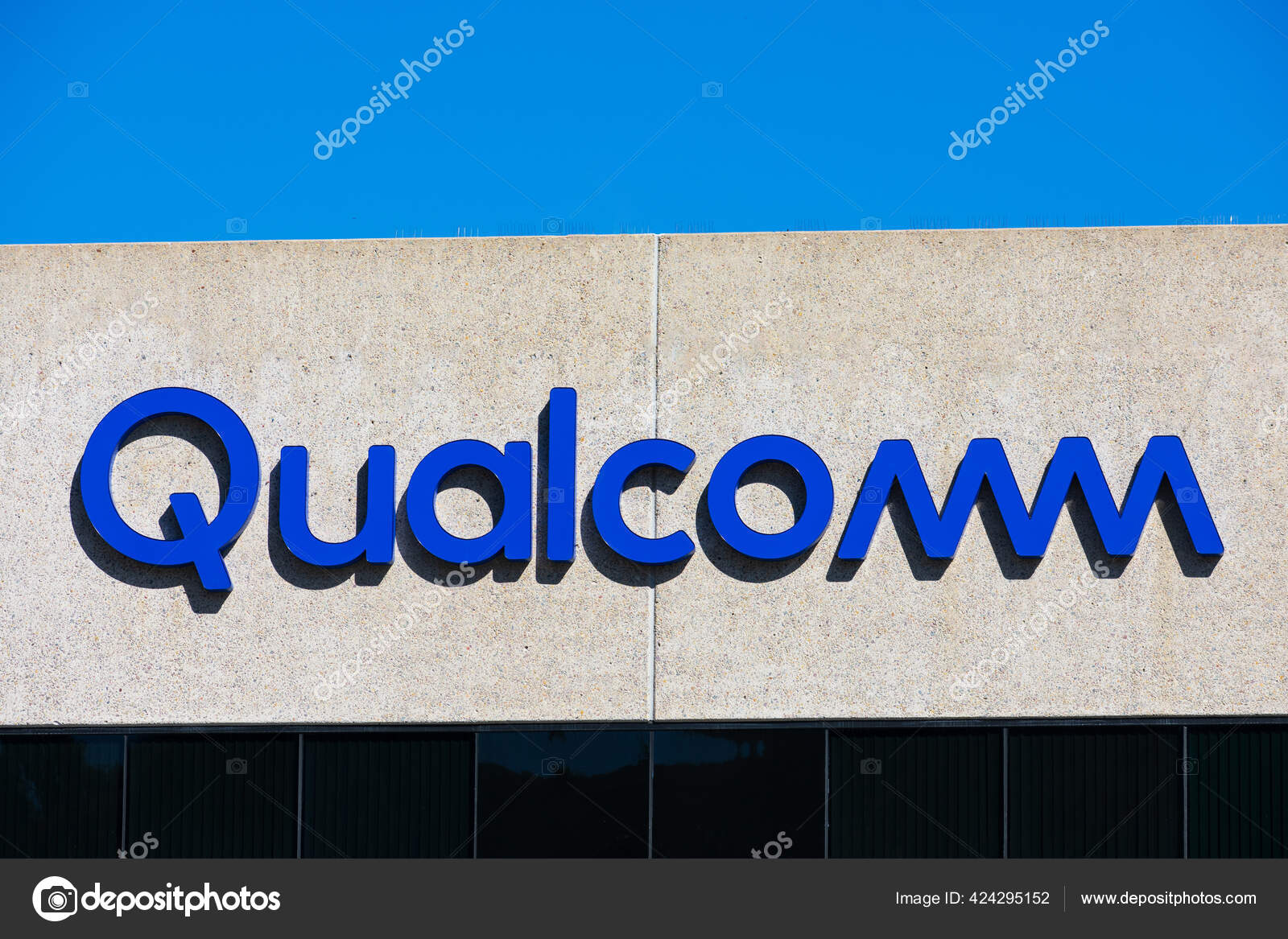 Qualcomm Logo Sign Headquarters Building Qualcomm Incorporated American ...