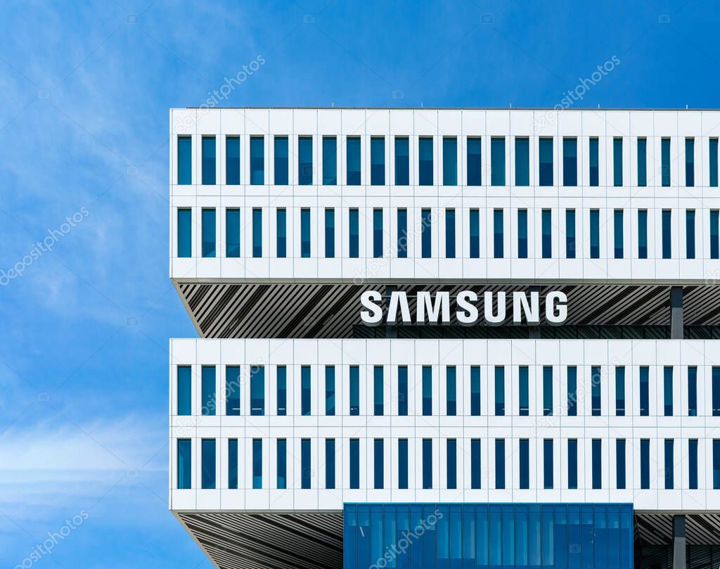 Samsung firma en la fachada del edificio de oficinas del conglomerado ...