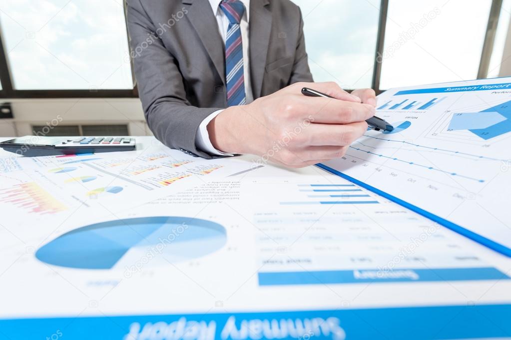 Businessman show analyzing report, business performance concept — Stock ... Businessman show analyzing report, business performance concept — Stock ...