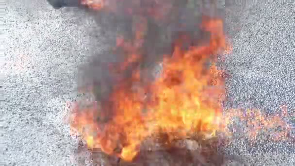 Flaque d'essence en feu — Vidéo motortion © #65057353