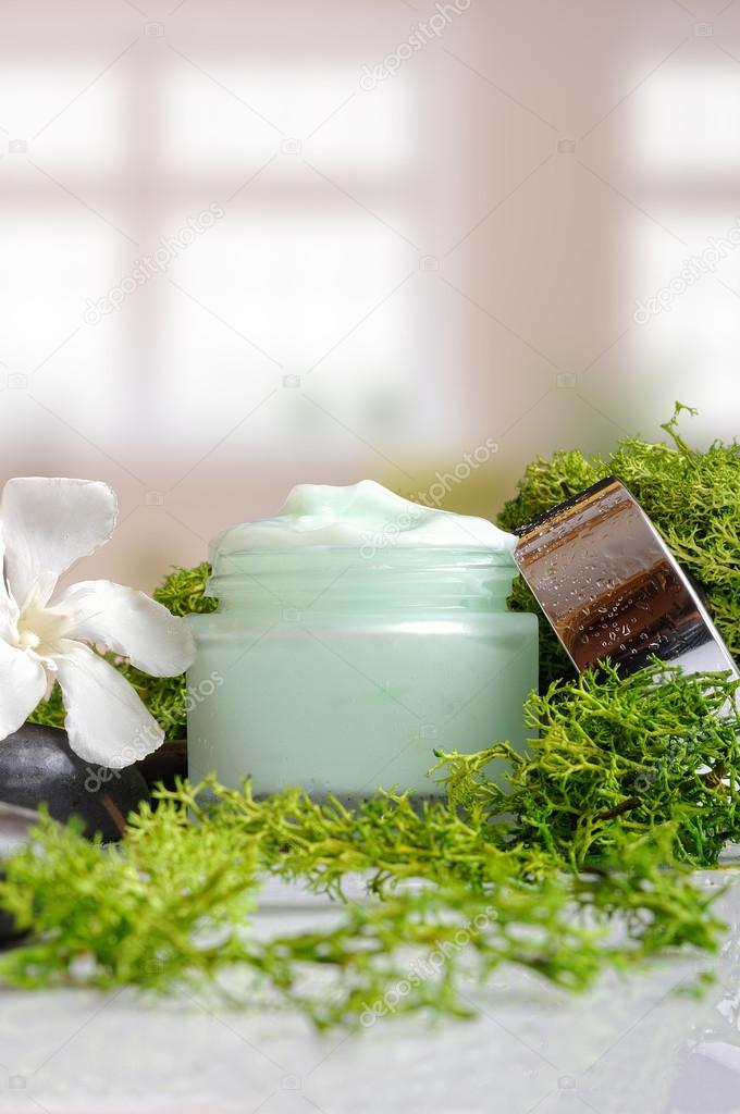 Cream jar algae vertical view Stock Photo by ©davizro 73896163