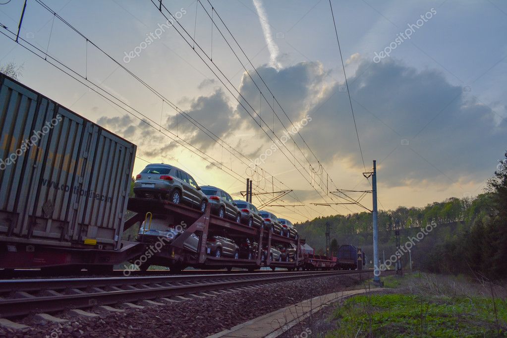 The train is carrying CARS – Stock Editorial Photo © jardys #94574568