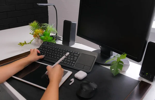 Multitasking desk Stock Photos, Royalty Free Multitasking desk Images ...