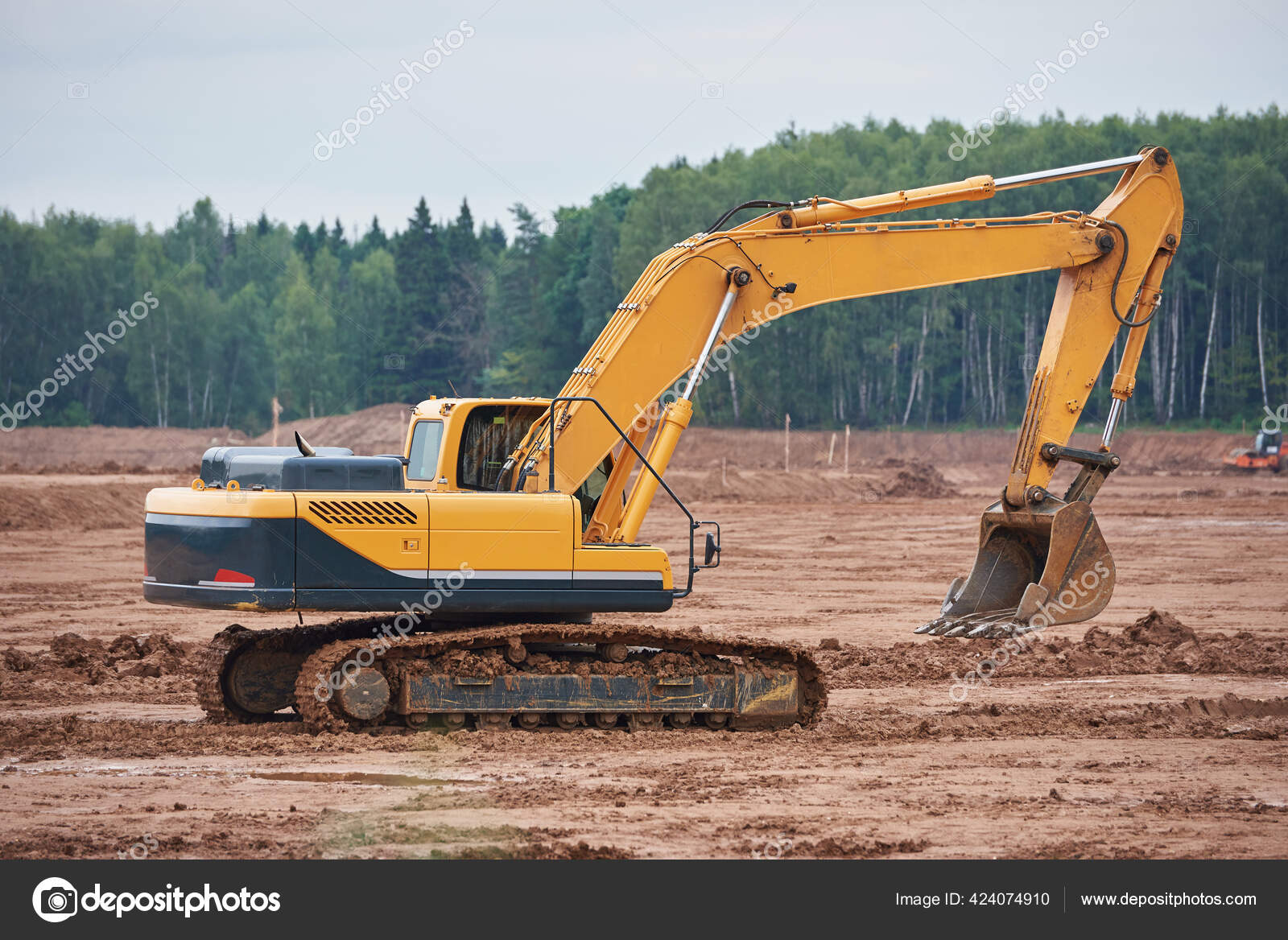 Modern crawler excavator drives through a muddy field — Stock Photo ...