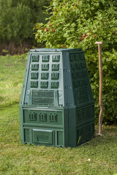 Compost bin Stock Photos, Royalty Free Compost bin Images | Depositphotos