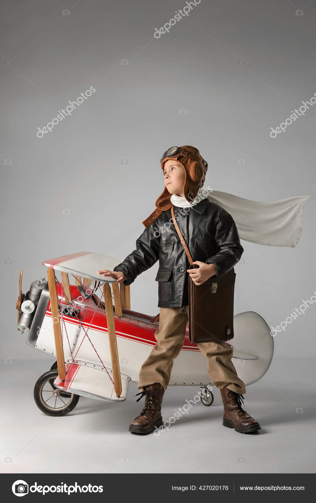 Little Boy Pilot's Suit Playing Airplane — Stock Photo © idal #427020176