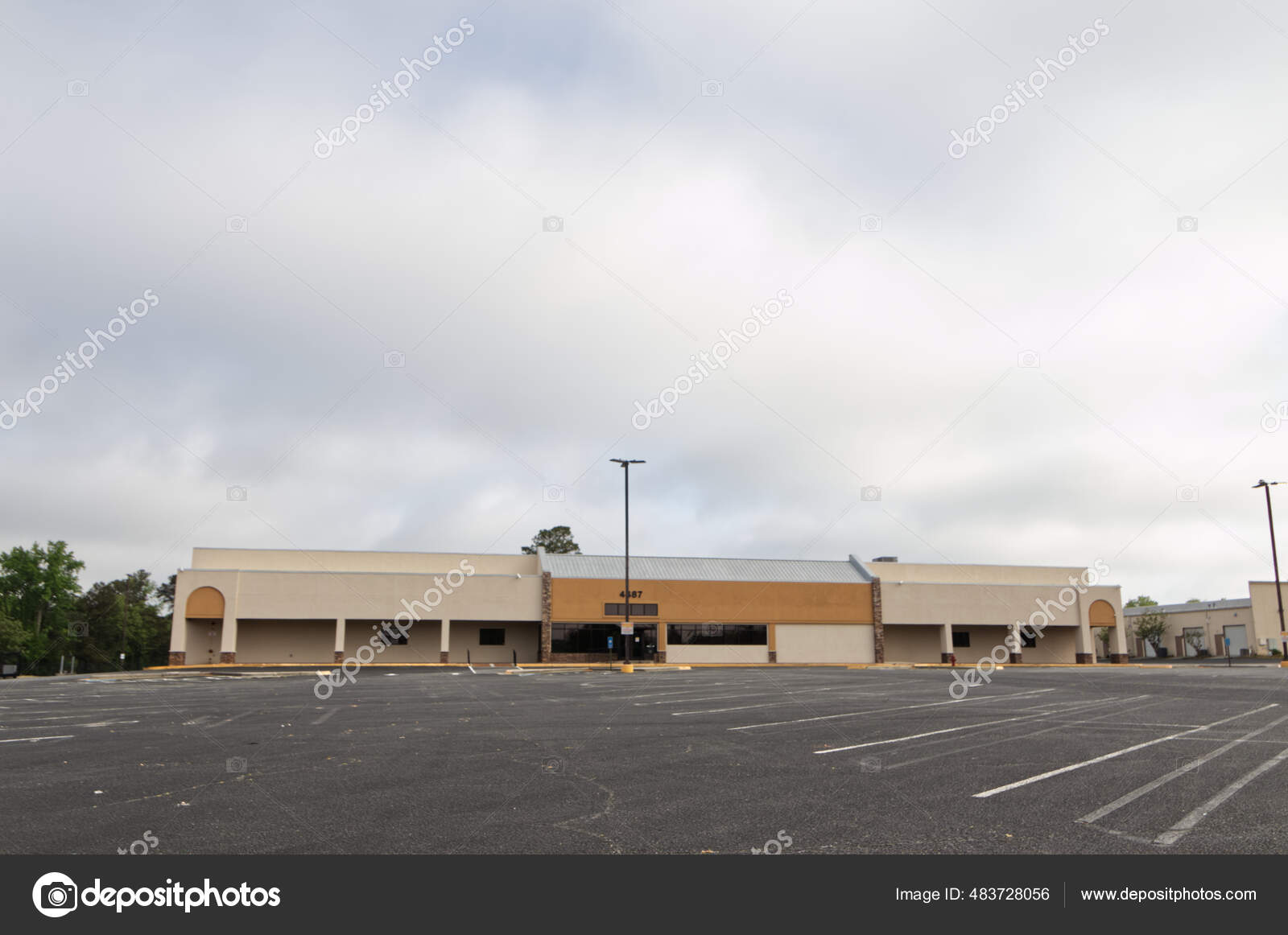 Columbia County Usa Empty Retail Strip Mall Empty Parking Lot — Stock ...