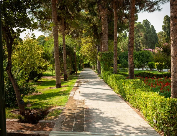 Ataturk arboretumu fotos de stock, imágenes de Ataturk arboretumu sin ...