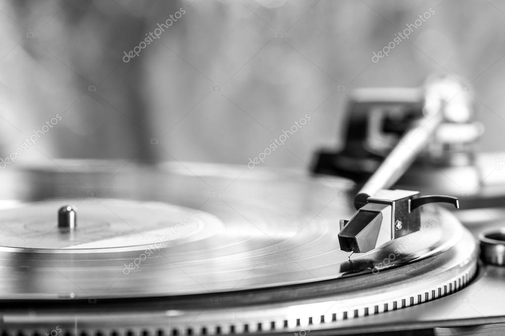 Old fashioned turntable playing a track from black vinyl — Stock Photo ...