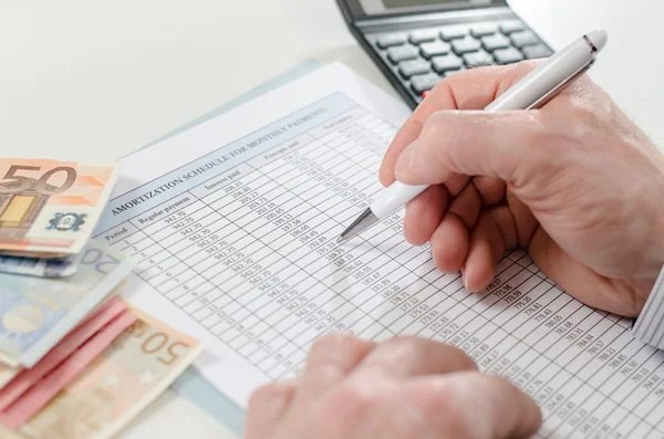 Egresos fotos de stock, imágenes de Egresos sin royalties | Depositphotos