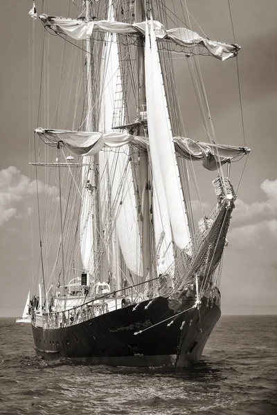 Sloop ship Stock Photos, Royalty Free Sloop ship Images | Depositphotos®