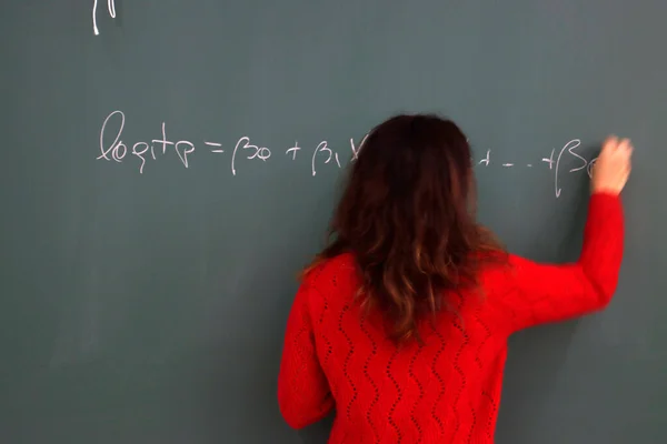 Enseignant au tableau images libres de droit, photos de Enseignant au tableau | Depositphotos