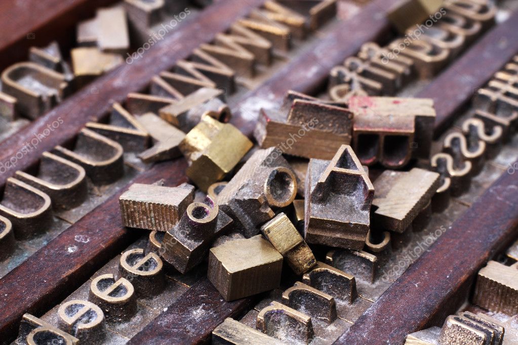 Tipografía metálica 2024