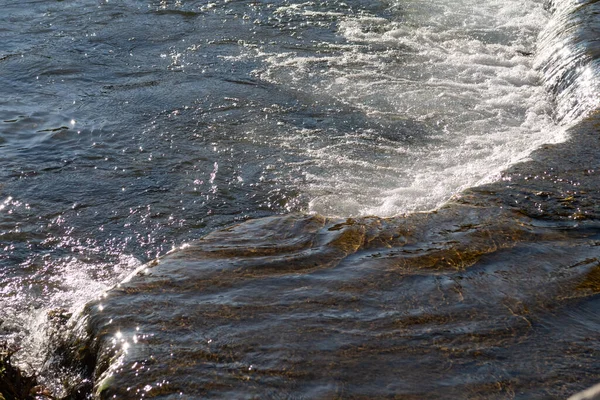 Fotos de Heavy water flow, Imagens de Heavy water flow sem royalties ...