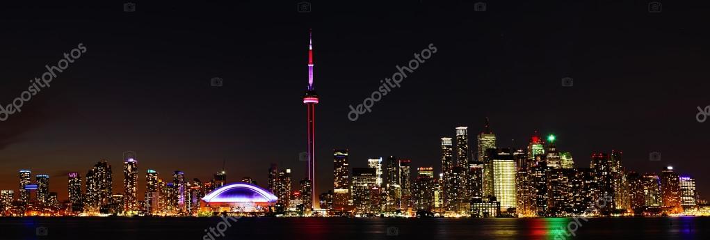 Panoramic view of the skyline of Toronto, Canada, at night – Stock ...