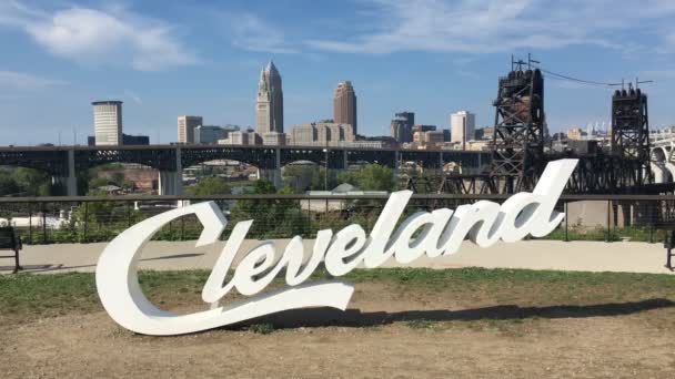 4K UltraHD View of Cleveland lettering in front of Skyline — Stock ...