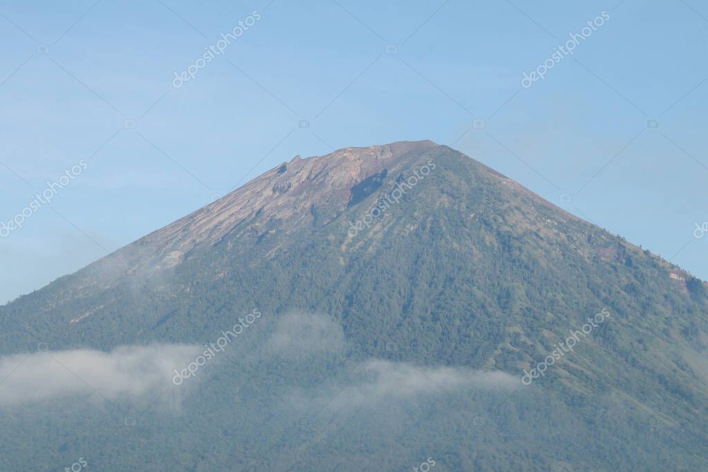 Impresionante paisaje en la isla de Bali en Indonesia. El Monte Agung ...