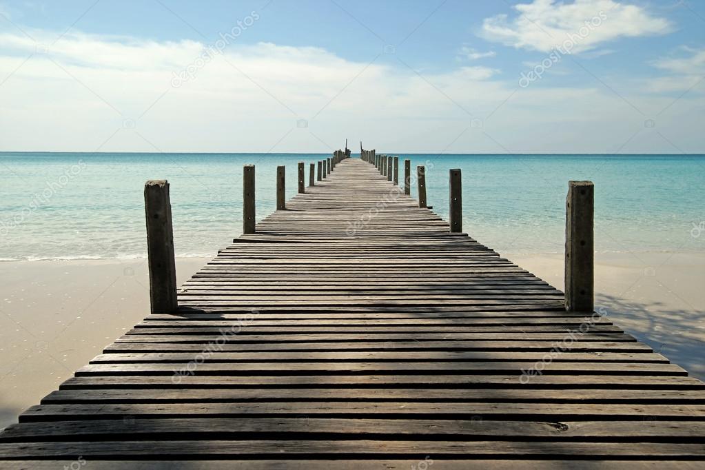 Wooden jetty on sunny beach Stock Photo by ©leisuretime13 105632058
