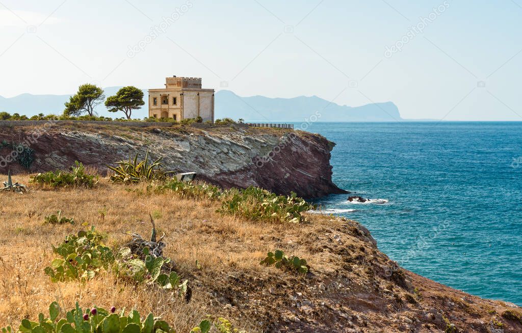 La Torre Alba o Torre de Cala Rossa, es una torre de defensa en la ...