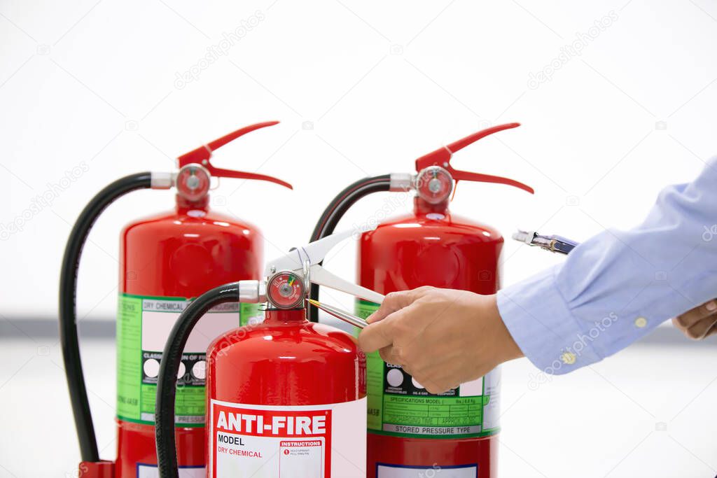 Control de ingenier a de incendios nivel de man metro del tanque de extintores en los conceptos ...