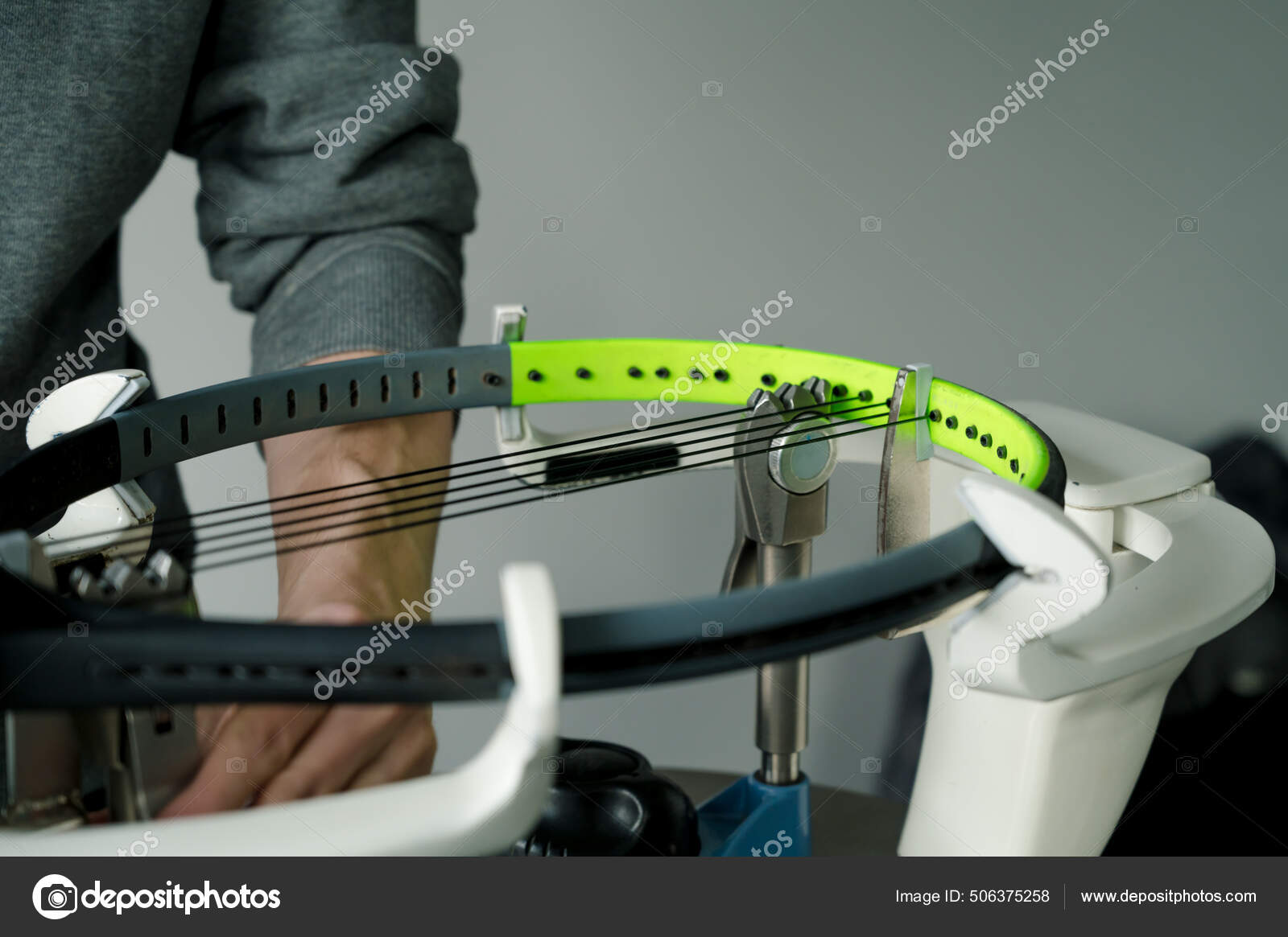 Close Tennis Racket Electronic Stringing Machine Process Replacement ...