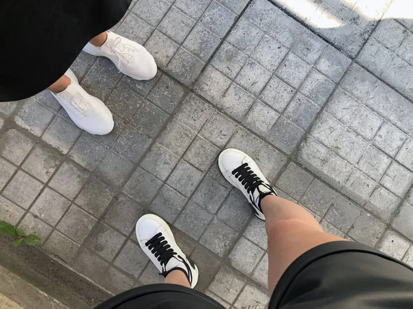 Scroller me and bro images libres de droit, photos de Scroller me and ...