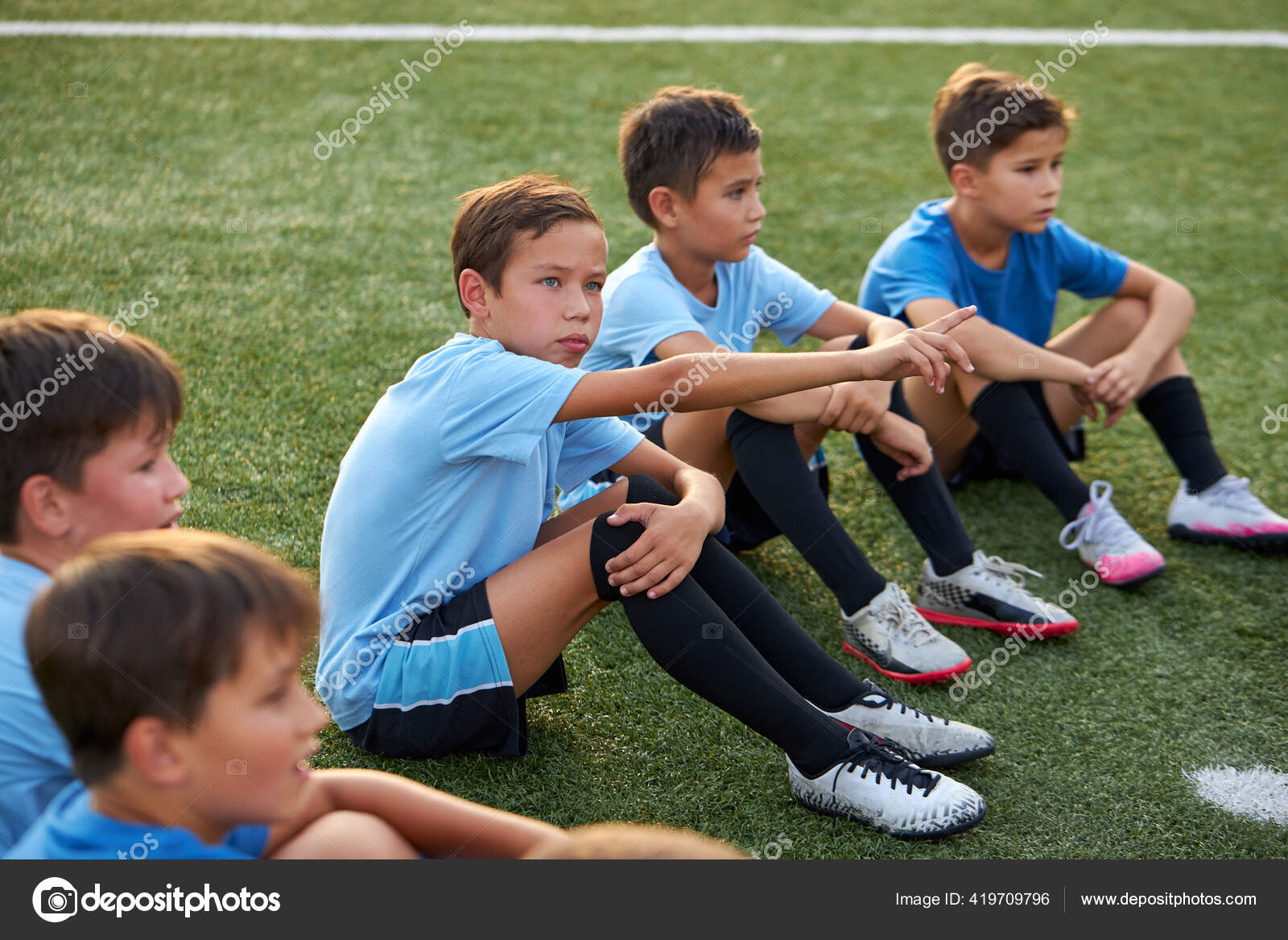 Young kid boys enjoy break during football or soccer game Stock Photo ...