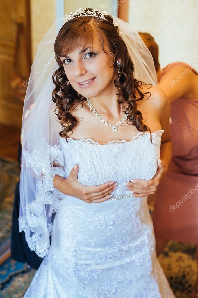 Beautiful caucasian bride getting ready for the wedding ceremony ...