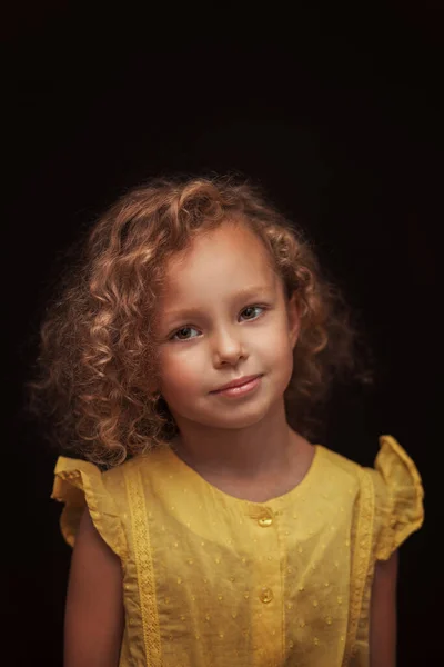 Portrait de petite fille images libres de droit, photos de Portrait de petite fille | Depositphotos