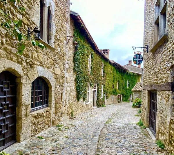 Pérouges images libres de droit, photos de Pérouges | Depositphotos