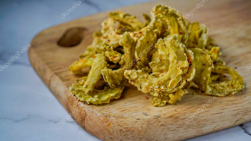 Melón crujiente frito y amargo con hojuelas de chile. Deliciosos ...