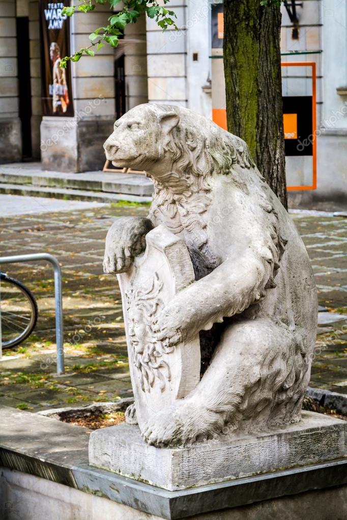 Sculpture of a bear with shield in Warsaw – Stock Editorial Photo ...